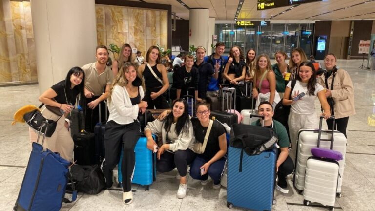 Simplifying Singapore Airport Transfers with Travel DMC - Travel DMC